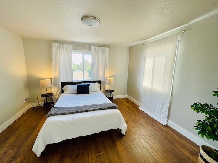 Modern Vancouver Loft - Vancouver, WA