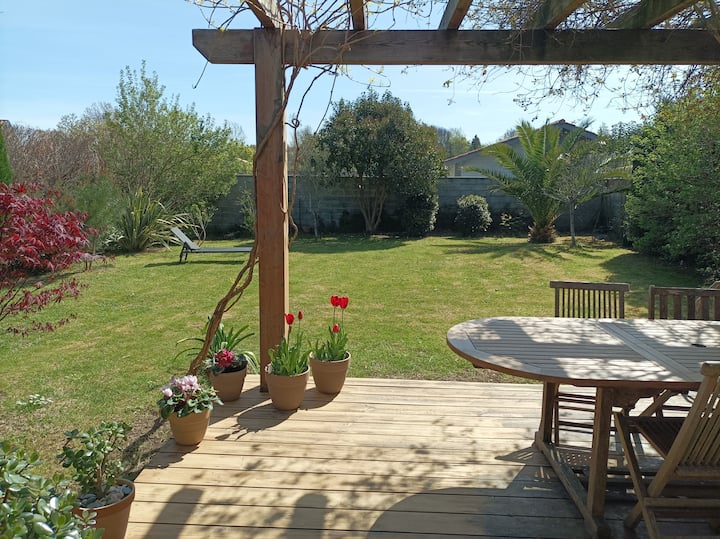 Villa Au Calme En Fond D'impasse, Proche Océan - 바욘