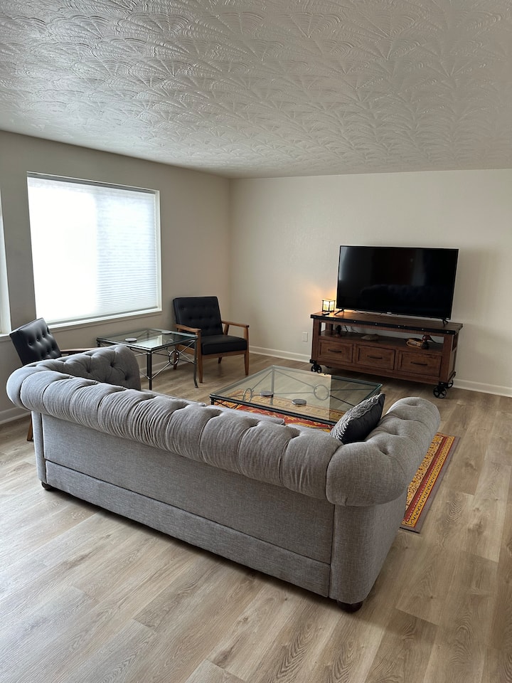 Cozy & Bright Private Apartment - Greeley, CO