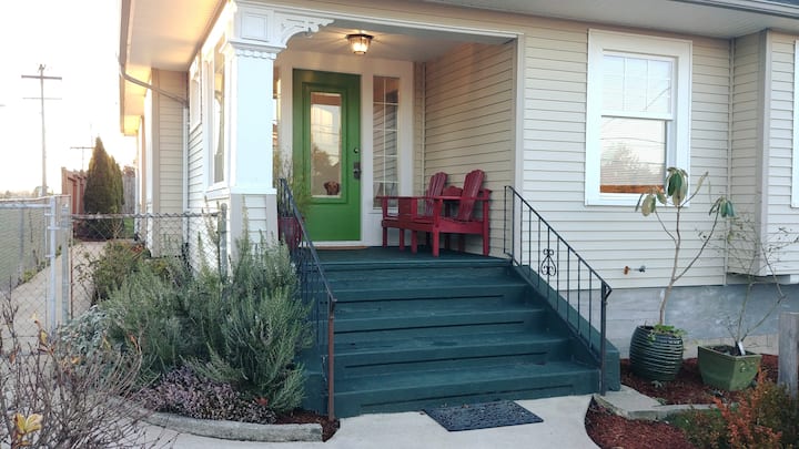 Charming 1905 Home- Whole House - Bremerton, WA