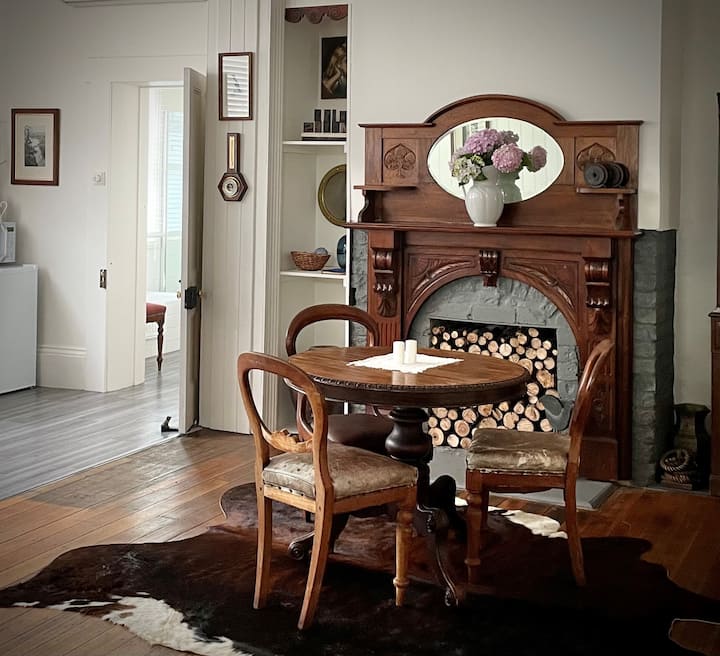 Miss Moyes' Heritage Apt @ The Old Post Office - St Helens
