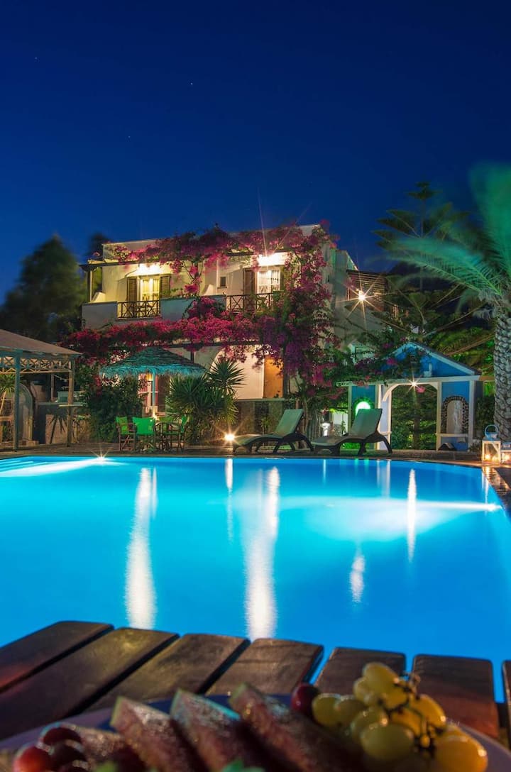 Holiday Beach Resort - Santorini