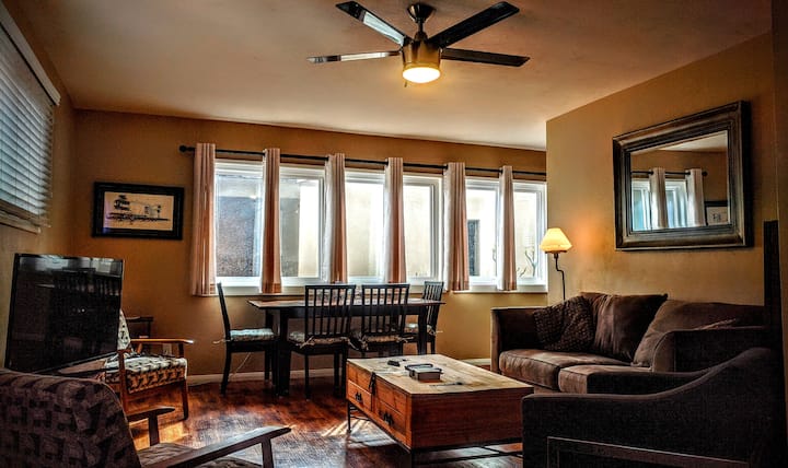 Pacific Beach 2br/1ba W/ Large Yard & Parking - San Diego, CA