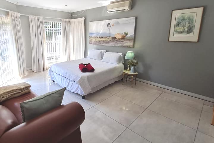 Cheerful 3 Bedroom Residential Home In Lynnwood - Pretoria