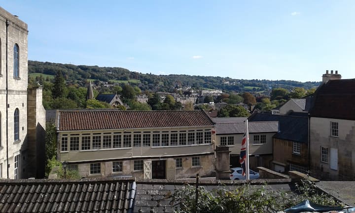 Bright Central Bath Studio Flat With Lovely Views - Bath
