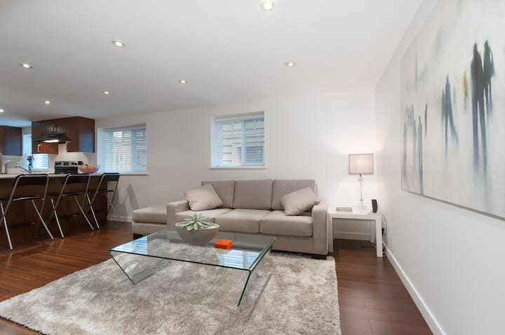 Modern 1100 Sf Two Bedroom In Upper Kitsilano. - バンクーバー