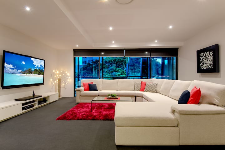 Circle On Cavill - 3 Bed 3 Bath Lvl 2 - Surfers Paradise