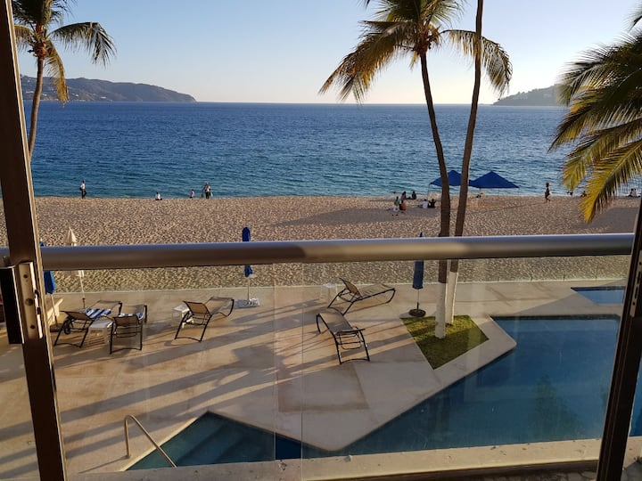 Beauty, Intimacy And Warm Place Just From The Sea - Acapulco