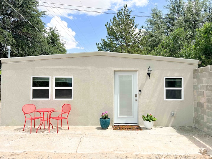 Oak Tree Oasis - Private Parking - Hobbs, NM