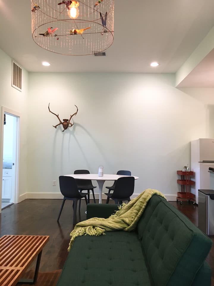 Amazing Montrose 2br Apartment - 貝萊爾