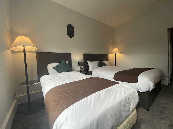 No 6 West Coates 9 Twin - Edinburgh