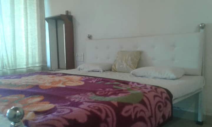 Panoramic Hill View & Sunrise -Tanish Cottage - Matheran