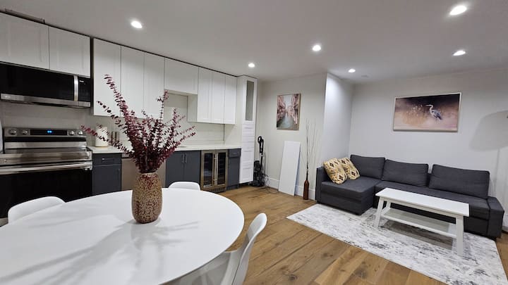 New 2-bedroom Apartment In Central North Vancouver - Mount Seymour
