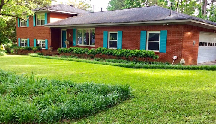 Secret Mini Resort Off I-75 South, Morrow, Ga - Riverdale, GA