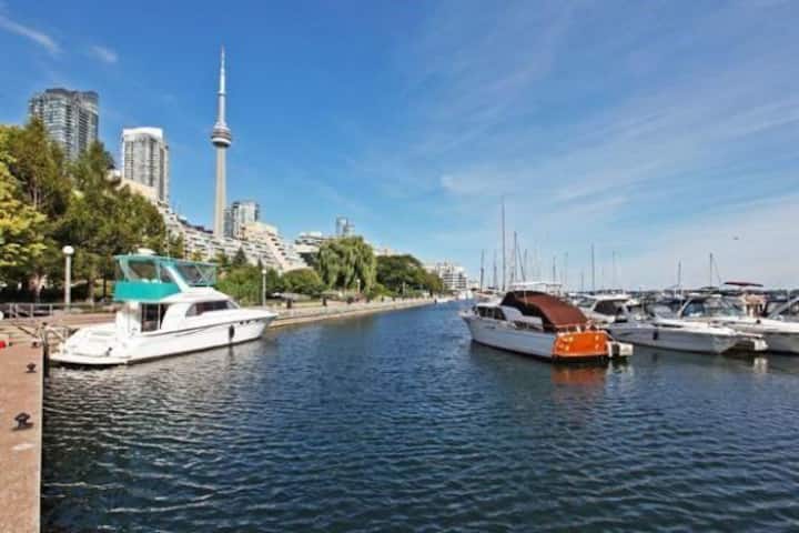 Large Spacious 1 Bed/2 Bath Right On Waterfront! - Toronto, ON