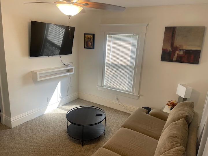 Great Private Room By Drake & Downtown R2 - Des Moines