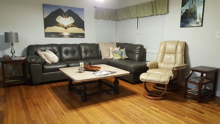 Central Lakeland Home Convenient To Parks & Sports - Lakeland, FL