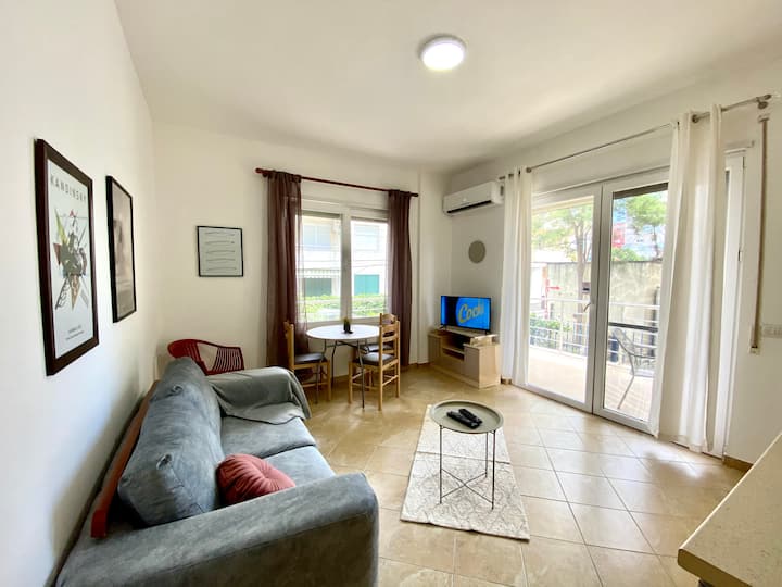 2br Beachfront W/patio & Self Check In - Durrës