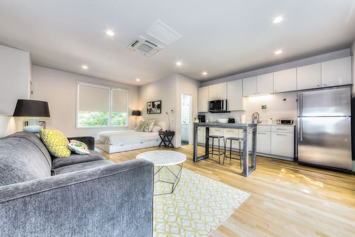 Modern Garage Apt - Walk To Acl!!! - Austin