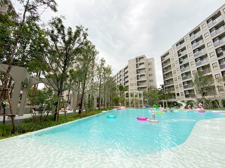 New, Spacious, Pool View Condo In Central Hua Hin - Hua Hin