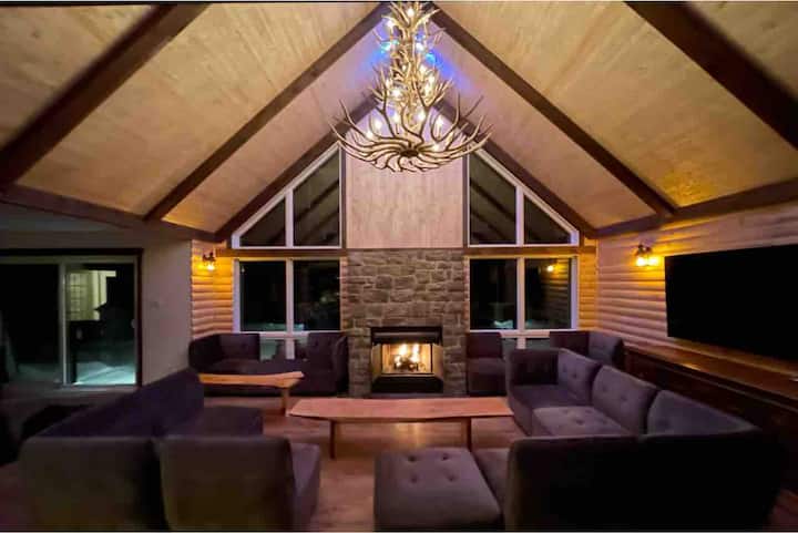 Newly Built Cottage On River/lake, 6 Bedrooms - Laurentides