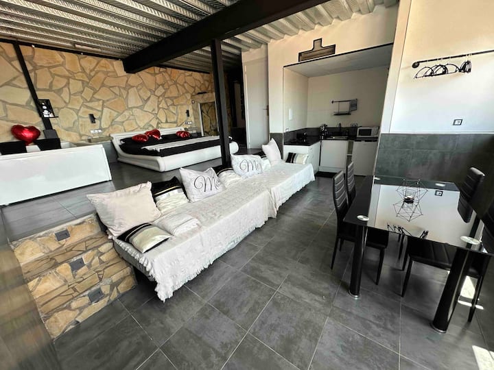 Deluxe Sea View Loft - Jacuzzi - Malaga