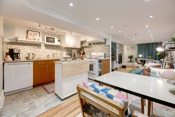 Boho 1bed/1bath Garden Suite Steps To U Of T - Toronto