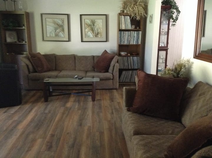 At Home In Muskoka - Bracebridge
