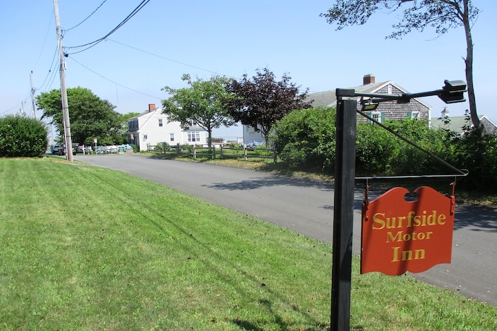 Classic Queen Room In Historic Surfside Inn - Chatham, MA