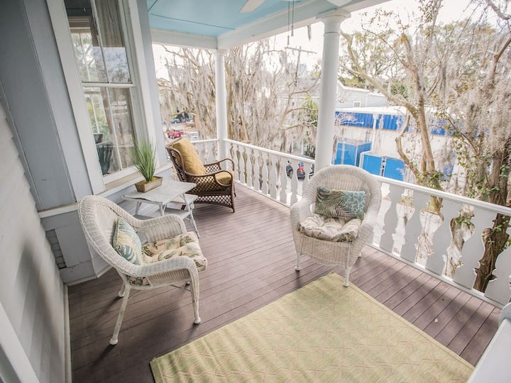 Bright Apartment In Historic Victorian Home - Savannah, GA