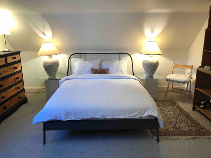 Spacious Double Room With En-suite Bathroom - Chingford