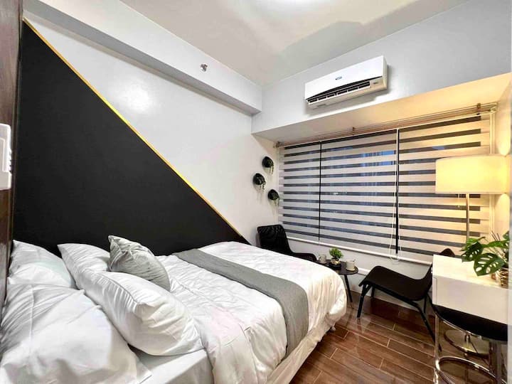 Gezellig Staycation+ Fastwifi + Netflix - Makati