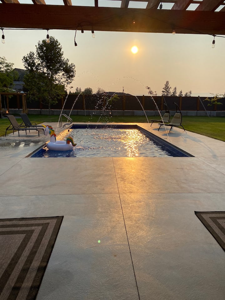 The Upper Mission Estate With Private Pool - Kelowna