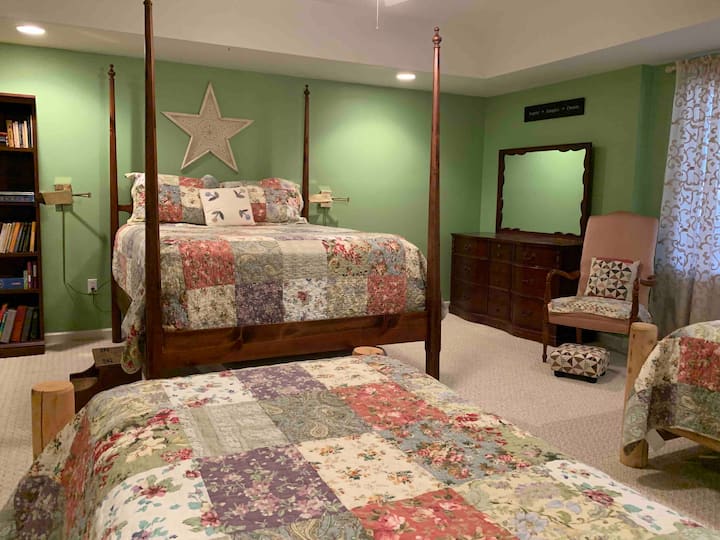 Bear Creek Retreat (Entire Suite With Hot Tub) - Jasper, GA