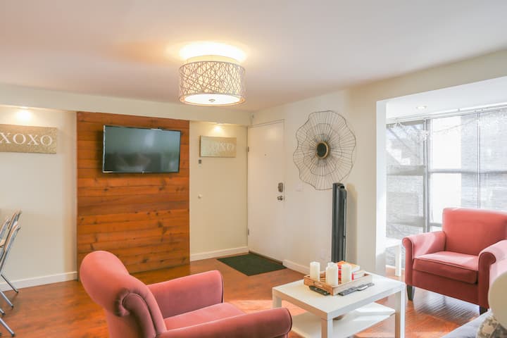 Smooth & Vivid Downtown Condo - Ensenada