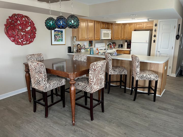 Charming Townhome Steps From The Beach! - Gulf Shores, AL