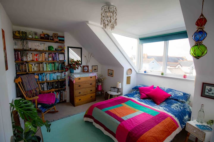 The Crowsnest - Cosy And Quirky Central Attic Flat - Newquay