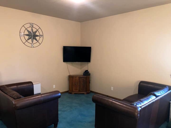 Spacious Studio Apartment - Lakeview, OR