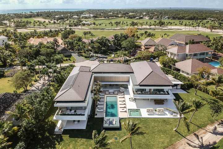 Luxe | One of over 50 Airbnb categories