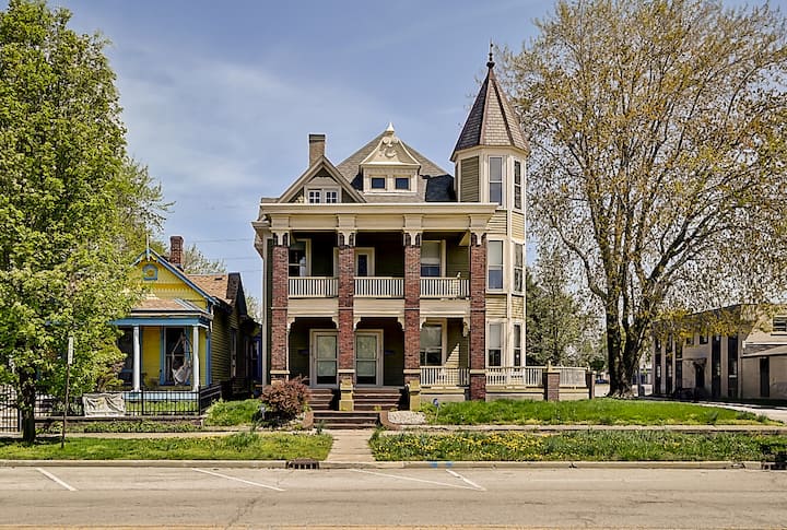 Fountain Square Historic Townhome | 2bd, 2 Br - Indianapolis