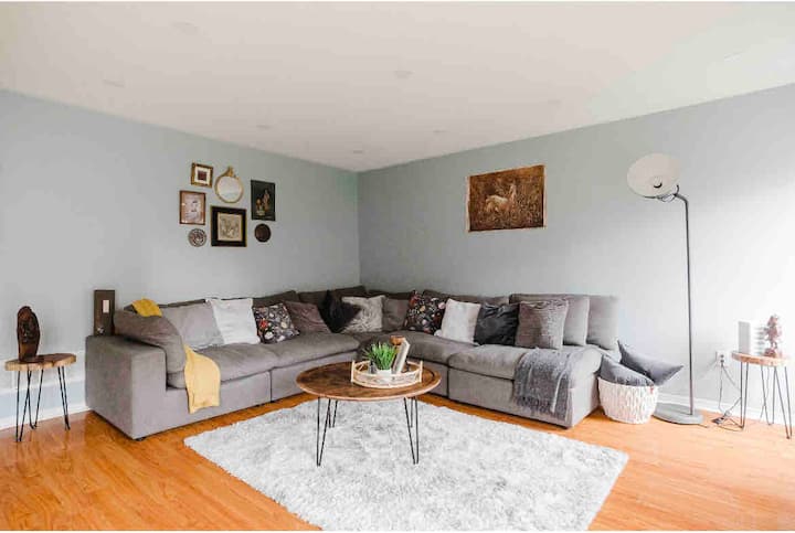 1 Bed 1 Bath Park Facing Room - Brampton