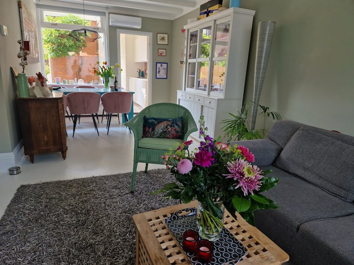 Central House+ Jacuzzi, Connected Private Rooms - Utrecht