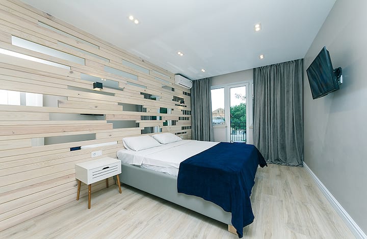 7, Mikhailovsky Lane - Kyiv