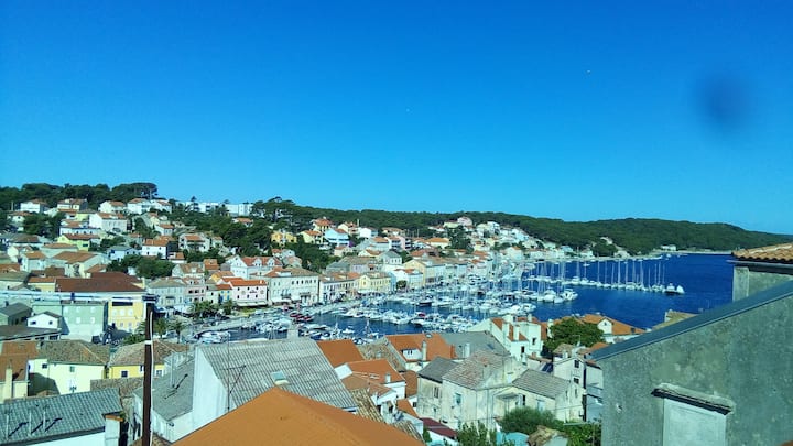 Spacious And Cosy Apartment Overlooking The Sea - Mali Losinj
