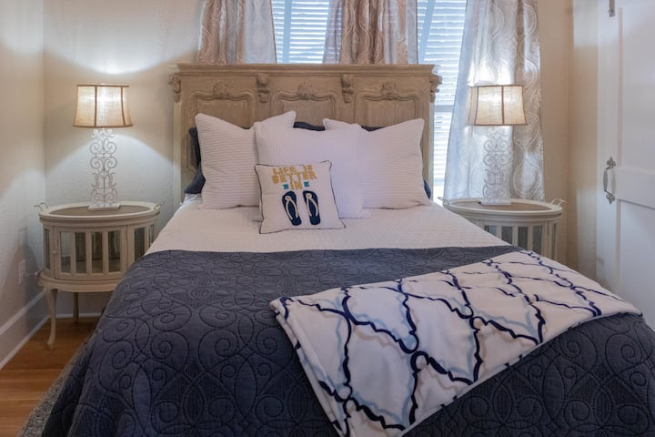 Luxurious Apartment Walk To The Bay-2m To Downtown - Pensacola, FL