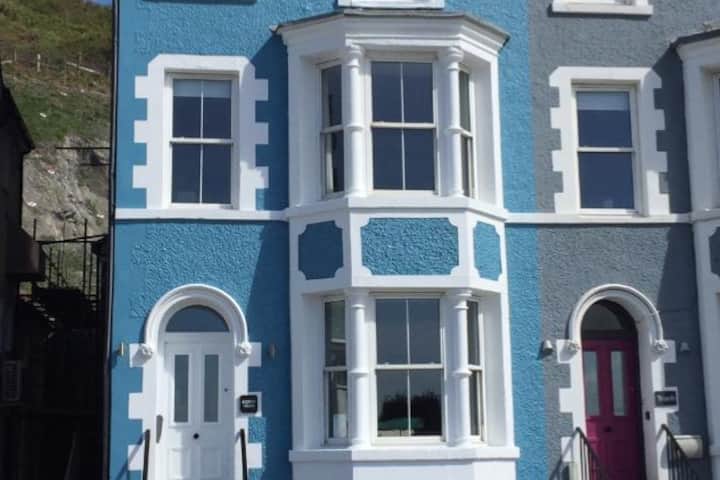 Gorgeous Victorian House Right On The Seafront - Machynlleth