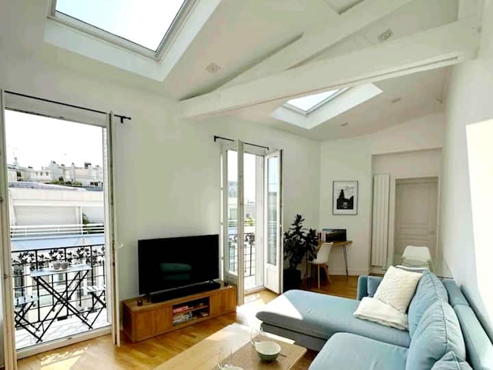 Charmant Appartement - Dernier éTage & Balcon - Paris