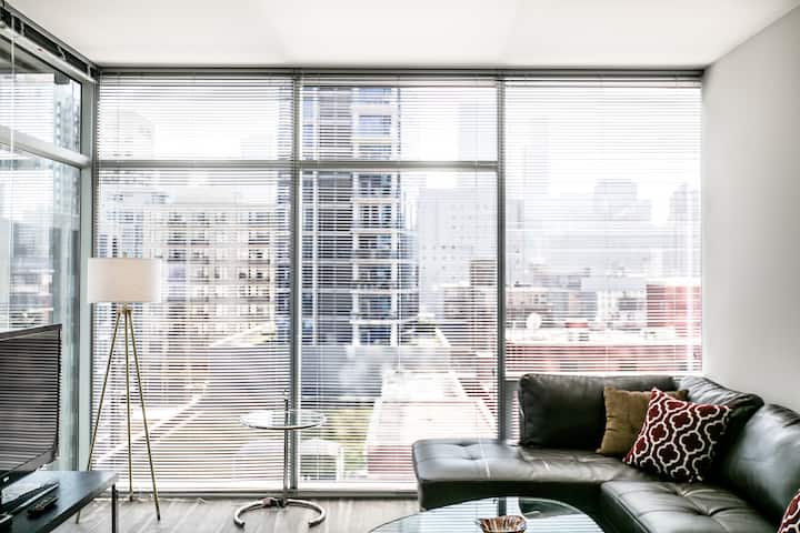 New Modern Contemporary Balcony A+ - Chicago, IL