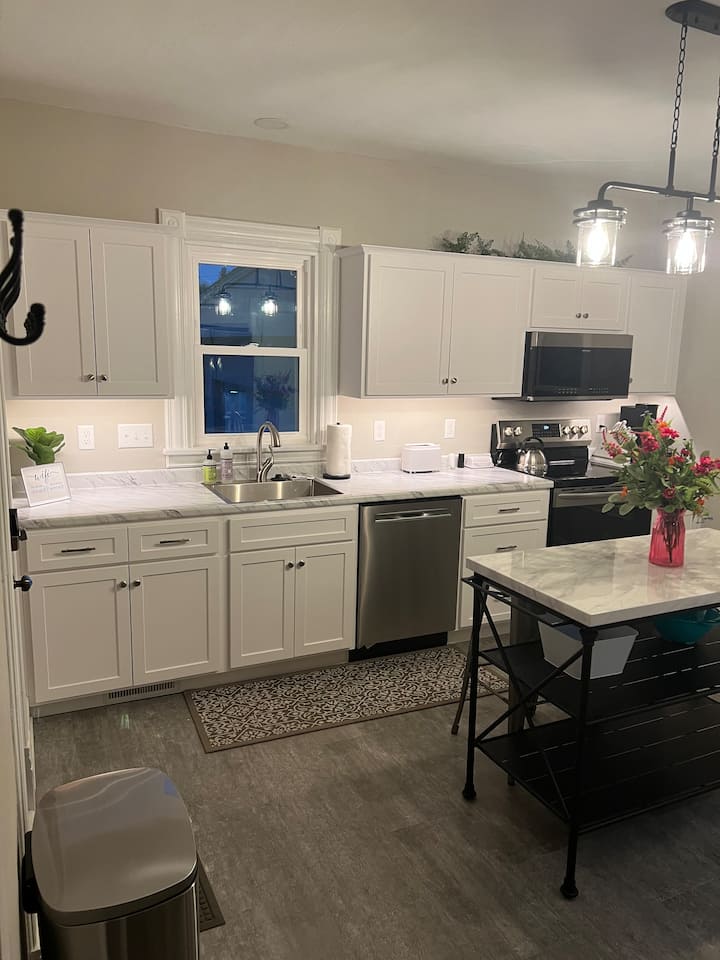 Renovated Private Bungalow By Downtown & Trails - Decorah