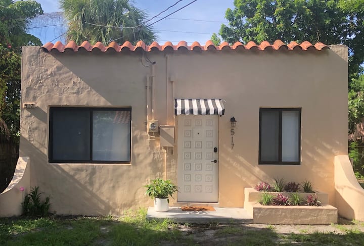 Cozy Guesthouse In The Historic Mimo District - Miami, FL